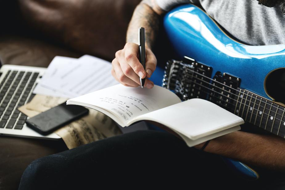 8 Best Tips To Write Your Own Song Lyrics